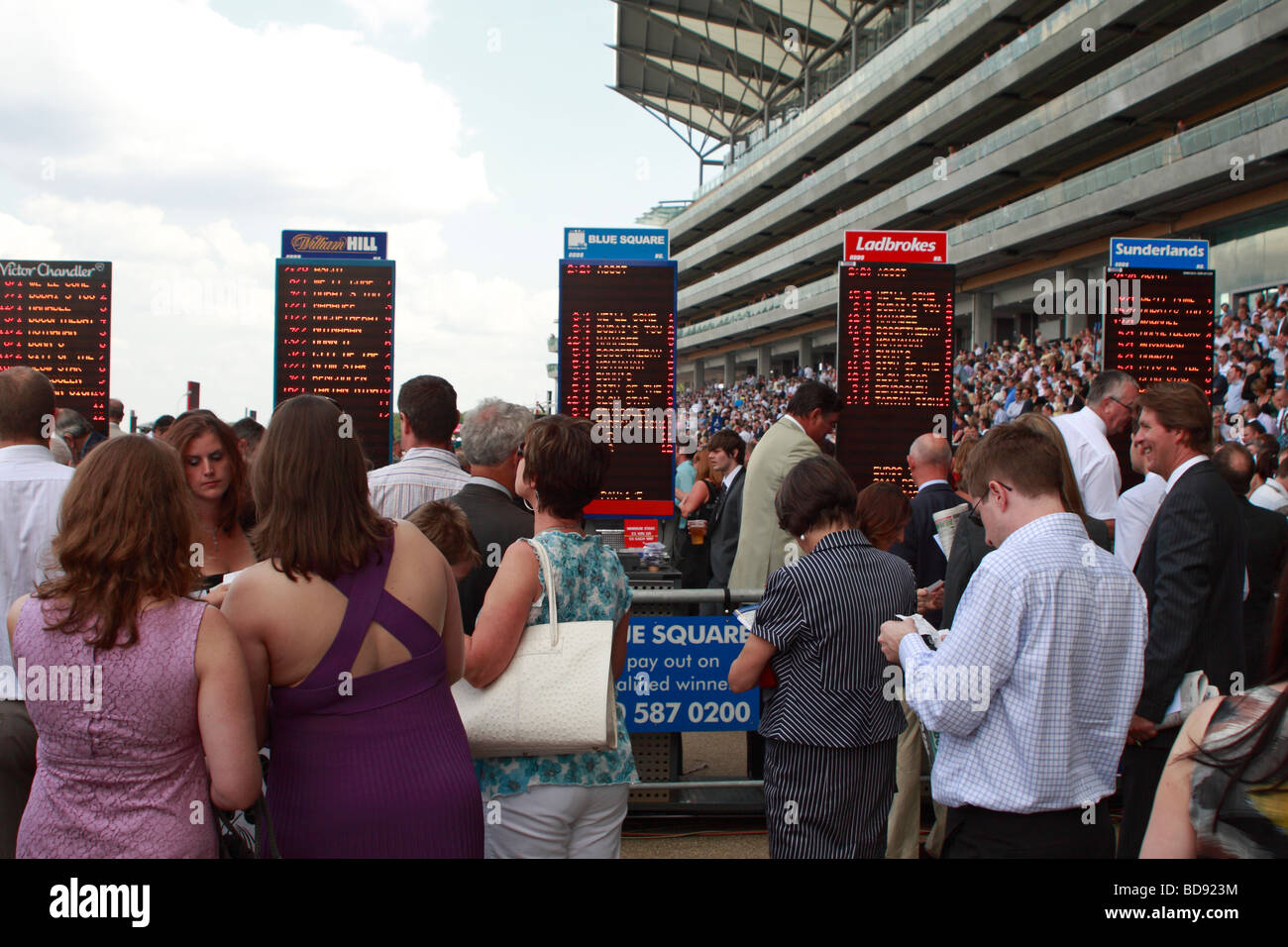 Bookmakers ascot hi-res stock photography and images - Alamy