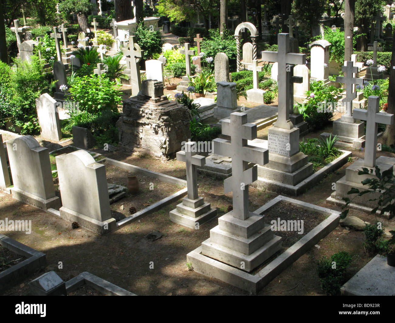 The protestant cemetery near piramide hi-res stock photography and ...