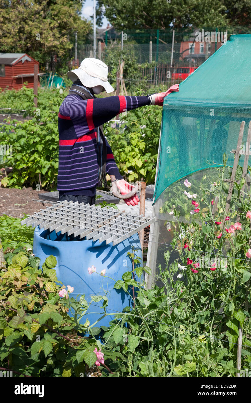Real scarecrow hi-res stock photography and images - Alamy