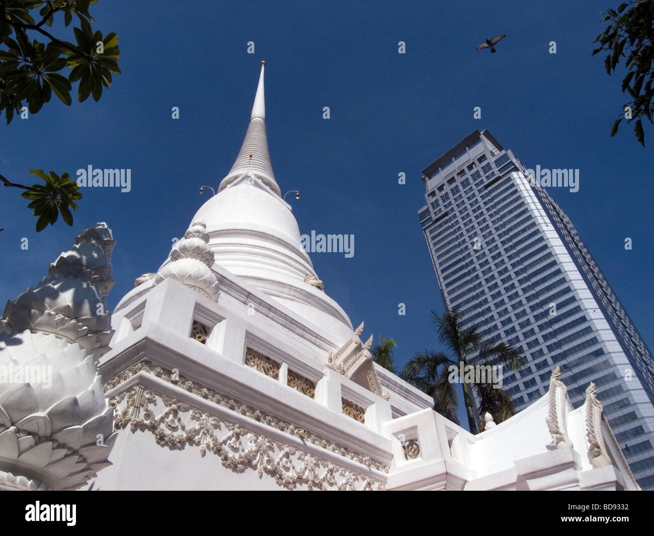 Wat Pathum Wanaram, Bangkok Stock Photo - Alamy