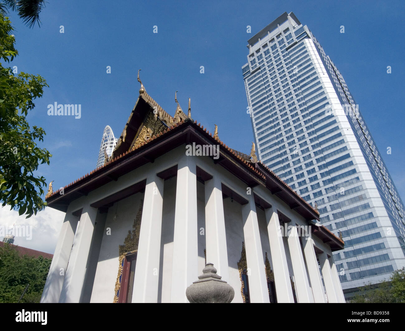Wat Pathum Wanaram, Bangkok Stock Photo - Alamy