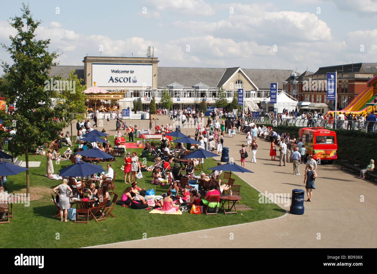 Windsor racecourse general hi-res stock photography and images - Alamy
