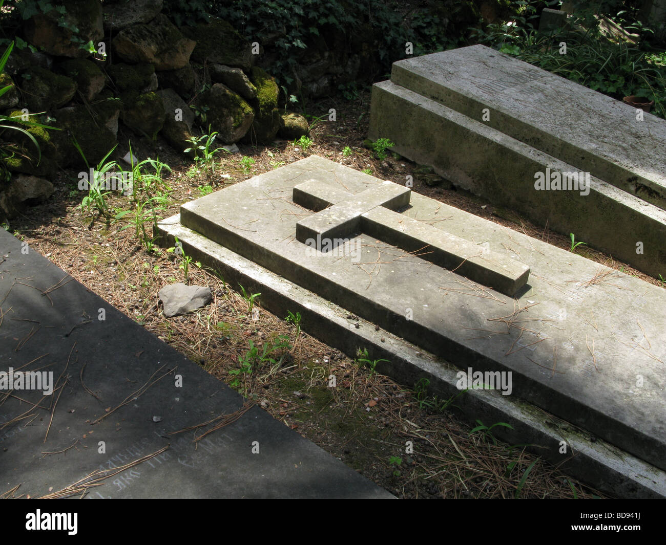 old cross gravestone in protestant cemetery near piramide, rome Stock ...