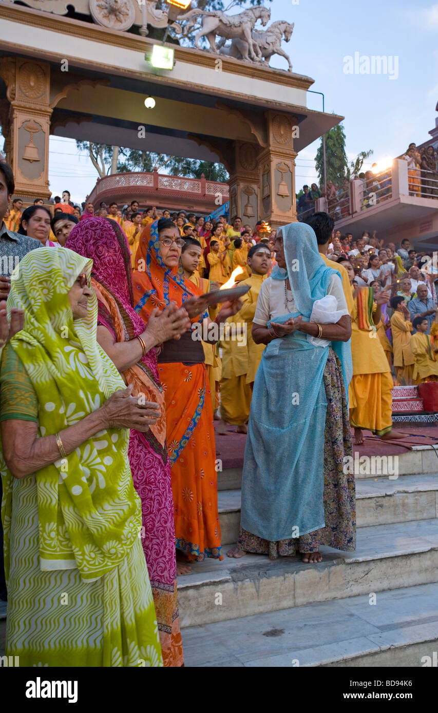 Indian women performing the ritual puja. Triveni Ghat. Ganges river ...