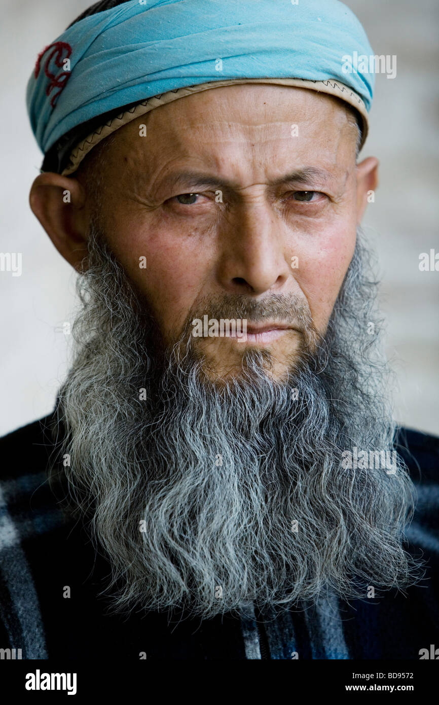 An Uzbek "aksakal" ("whitebeard"), a respected old man Stock Photo - Alamy