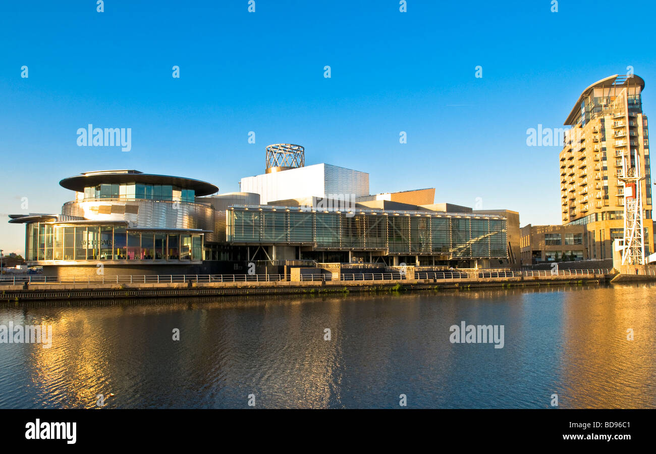 The Lowry Building, Salford Quays, Manchester Stock Photo - Alamy