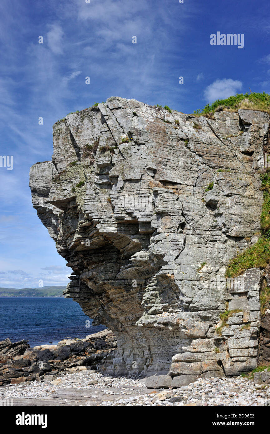 Overhanging cliff hi-res stock photography and images - Alamy