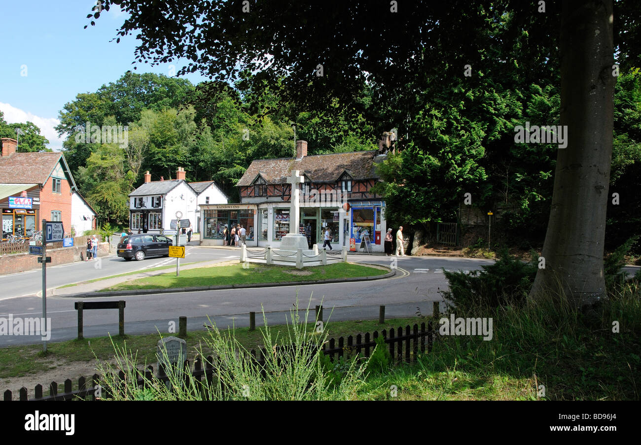 Burley village centre tourist shopping centre in The New Forsest ...