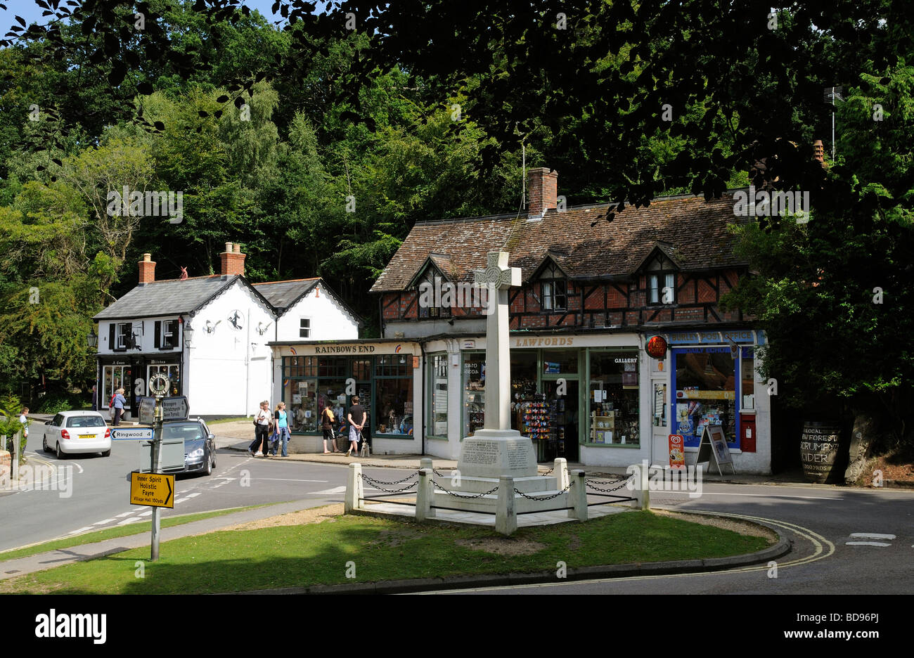 Burley village hampshire england uk hi-res stock photography and images ...