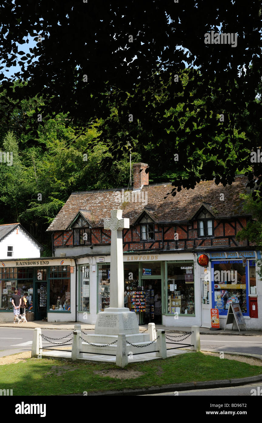 Burley village centre tourist shopping centre in The New Forest ...