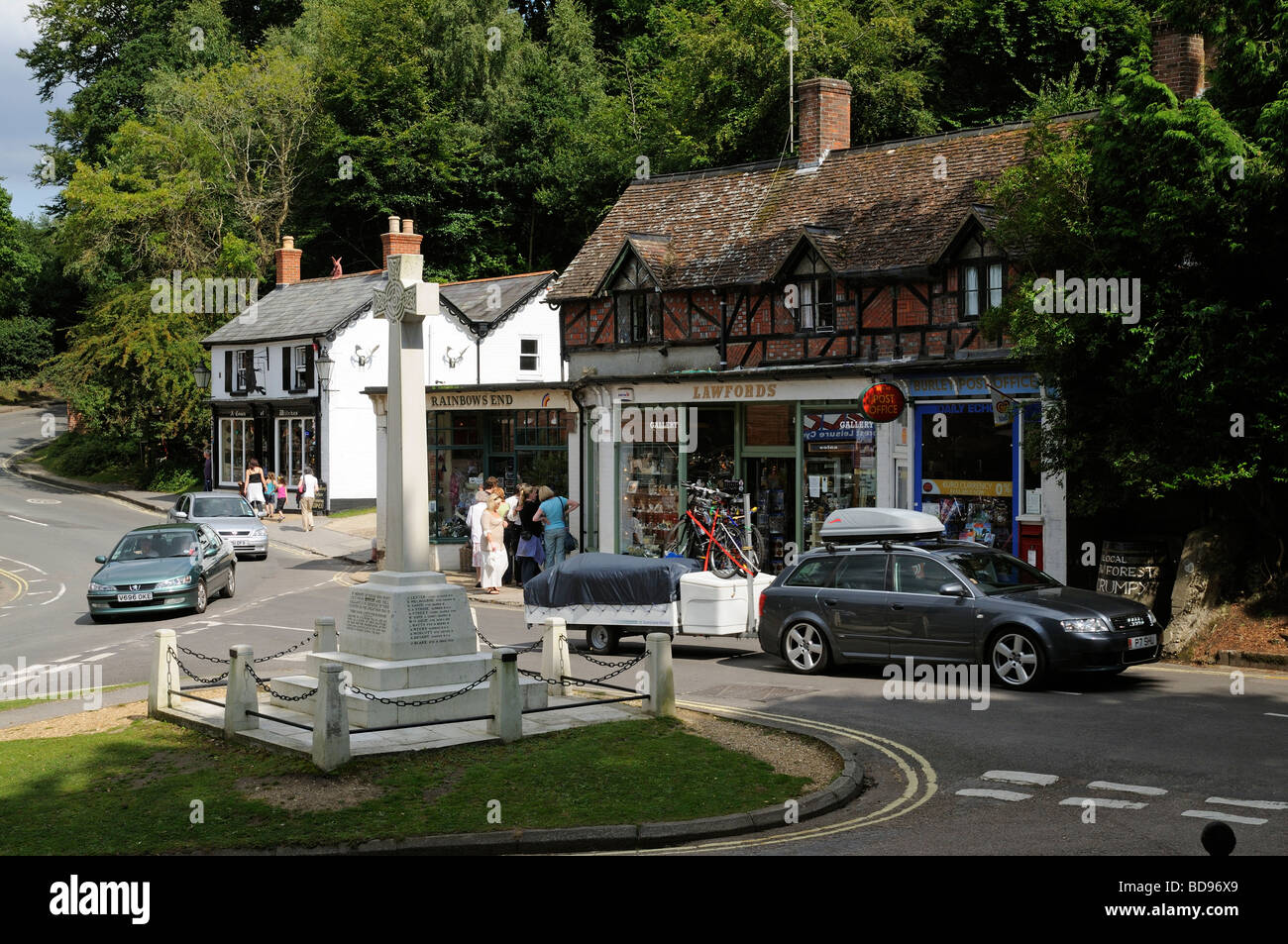 Burley village centre tourist shopping centre in The New Forest ...