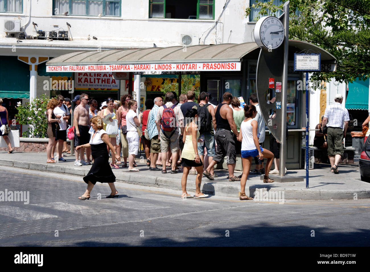 Crowd people waiting bus stop hi-res stock photography and images - Alamy