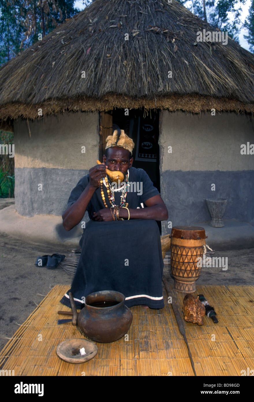 Shona people traditional hi-res stock photography and images - Alamy