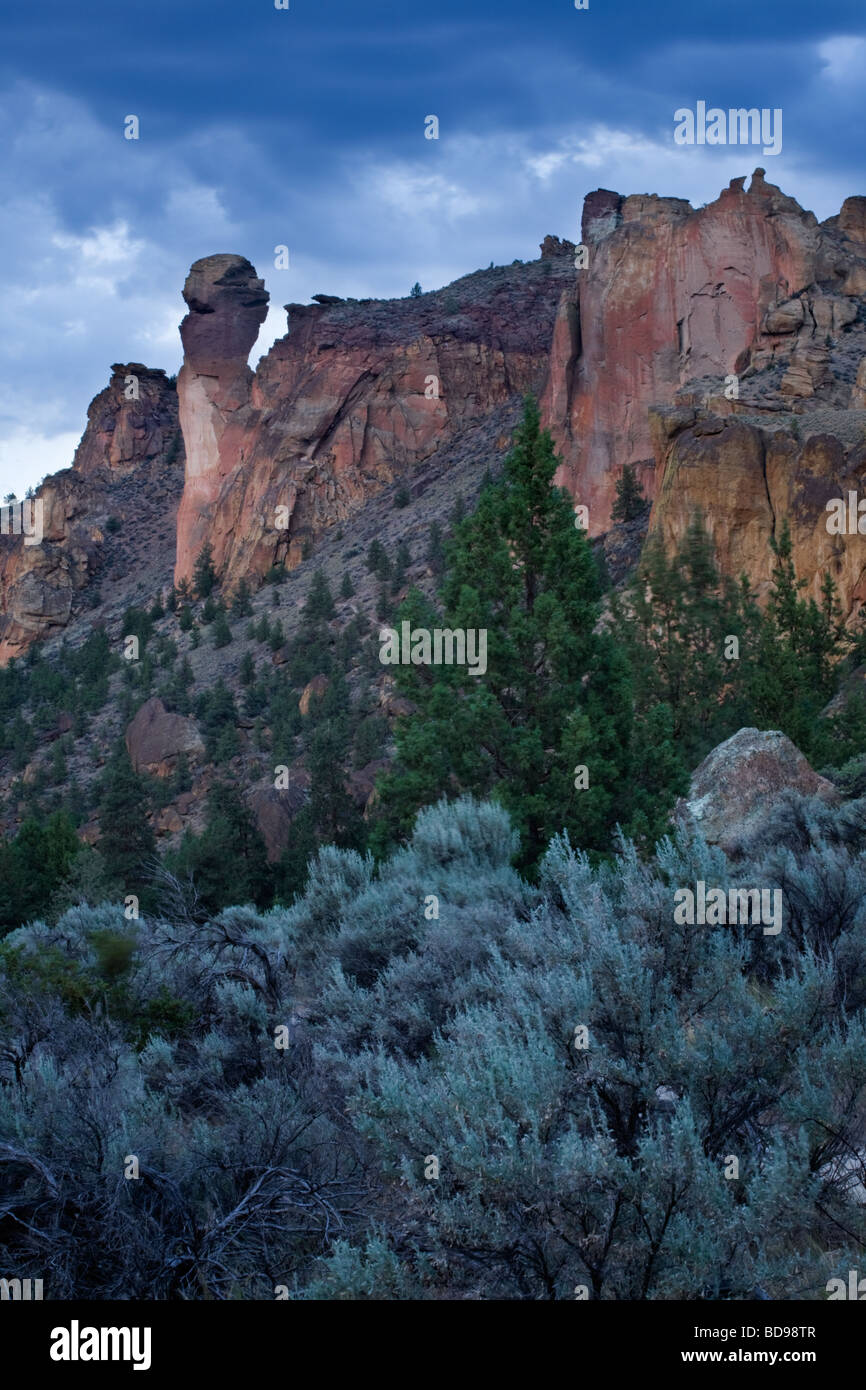 Smith Rock State Park Monkey Face at left near Redmond Oregon Stock ...