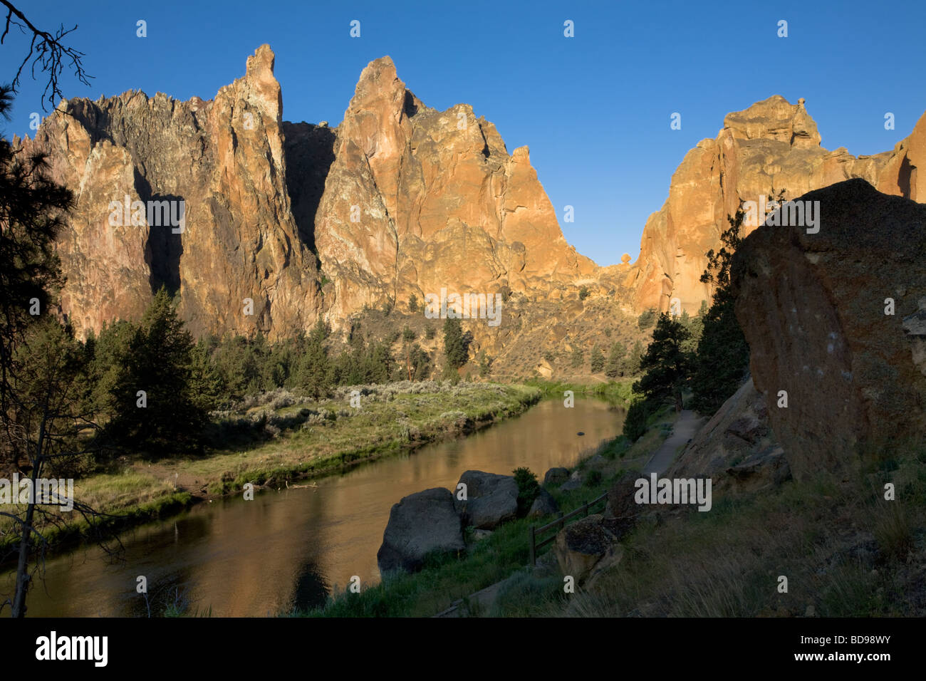 Smith Rock State Park near Redmond Oregon Stock Photo - Alamy