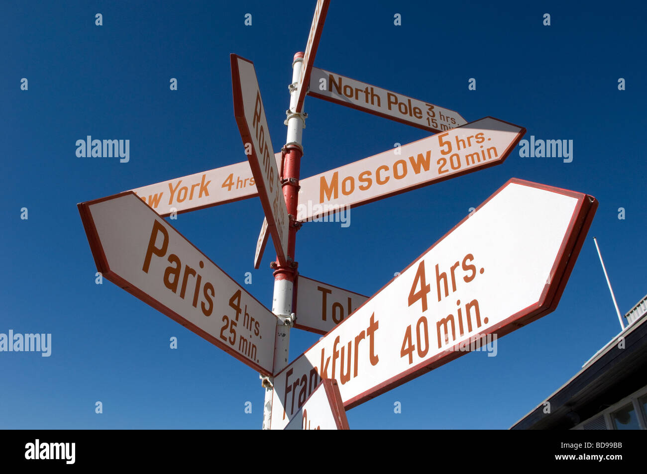 Airport direction signs hi-res stock photography and images - Alamy