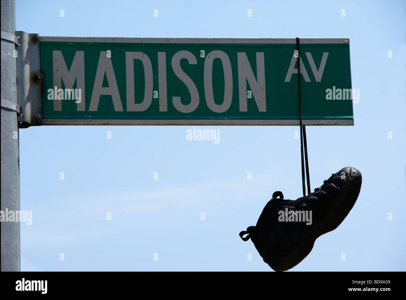 Madison av street sign hi-res stock photography and images - Alamy