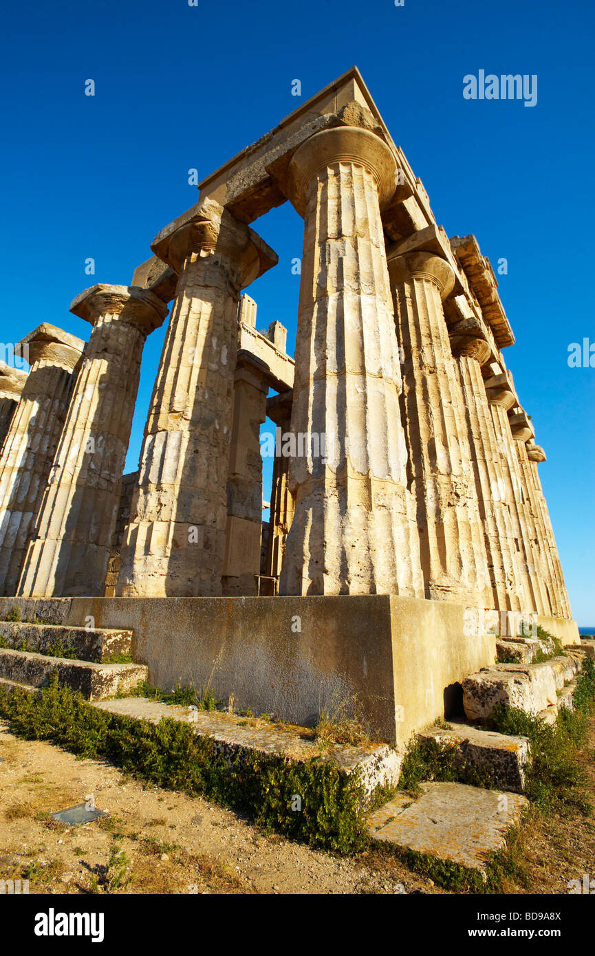Greek Dorik columns at the ruins of Temple E at Selinunte Sicily Stock ...