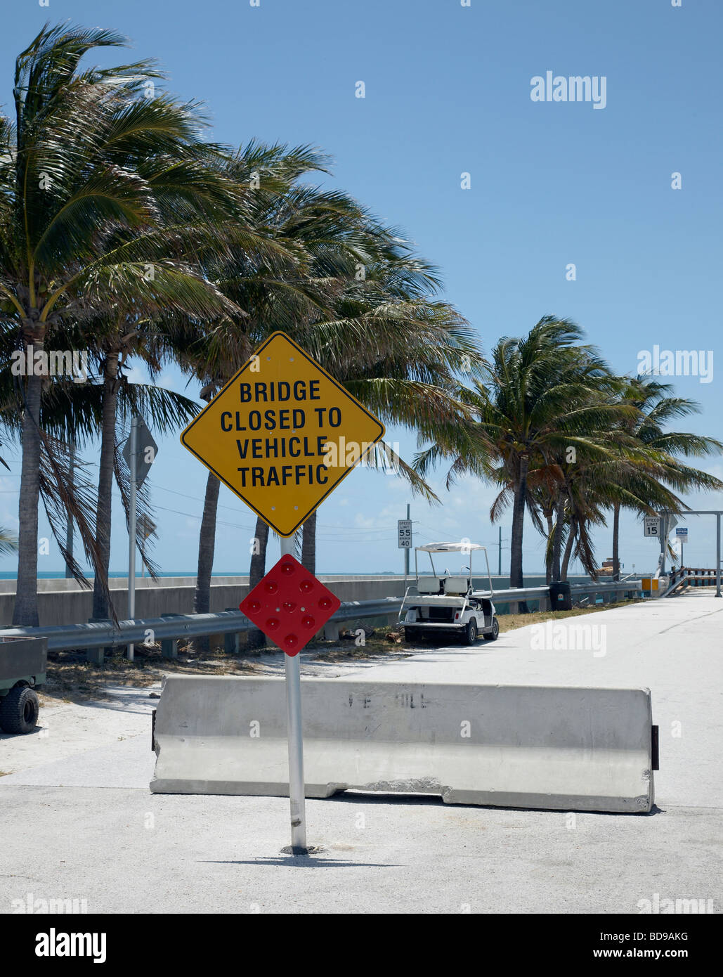 bridge closed sign Stock Photo - Alamy