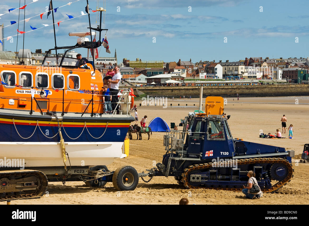 Marine engineer hi-res stock photography and images - Alamy