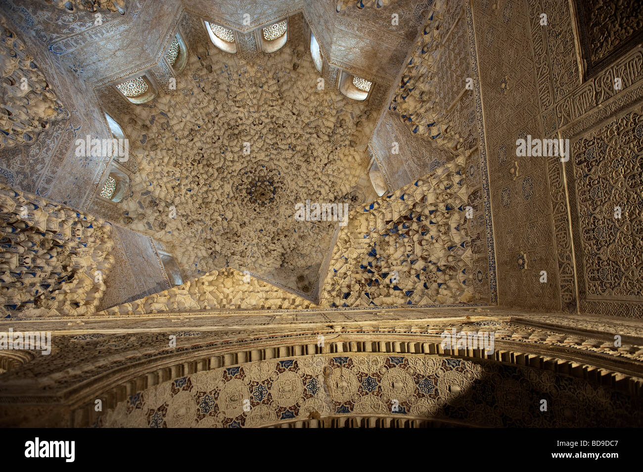 Granada alhambra ceiling hi-res stock photography and images - Alamy