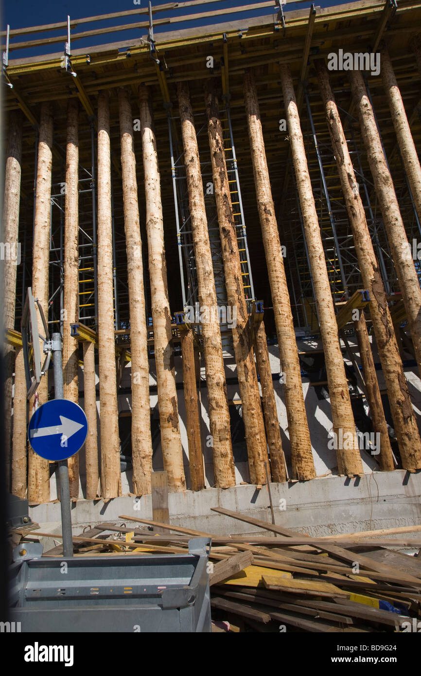Tree trunks used in construction hi-res stock photography and images ...