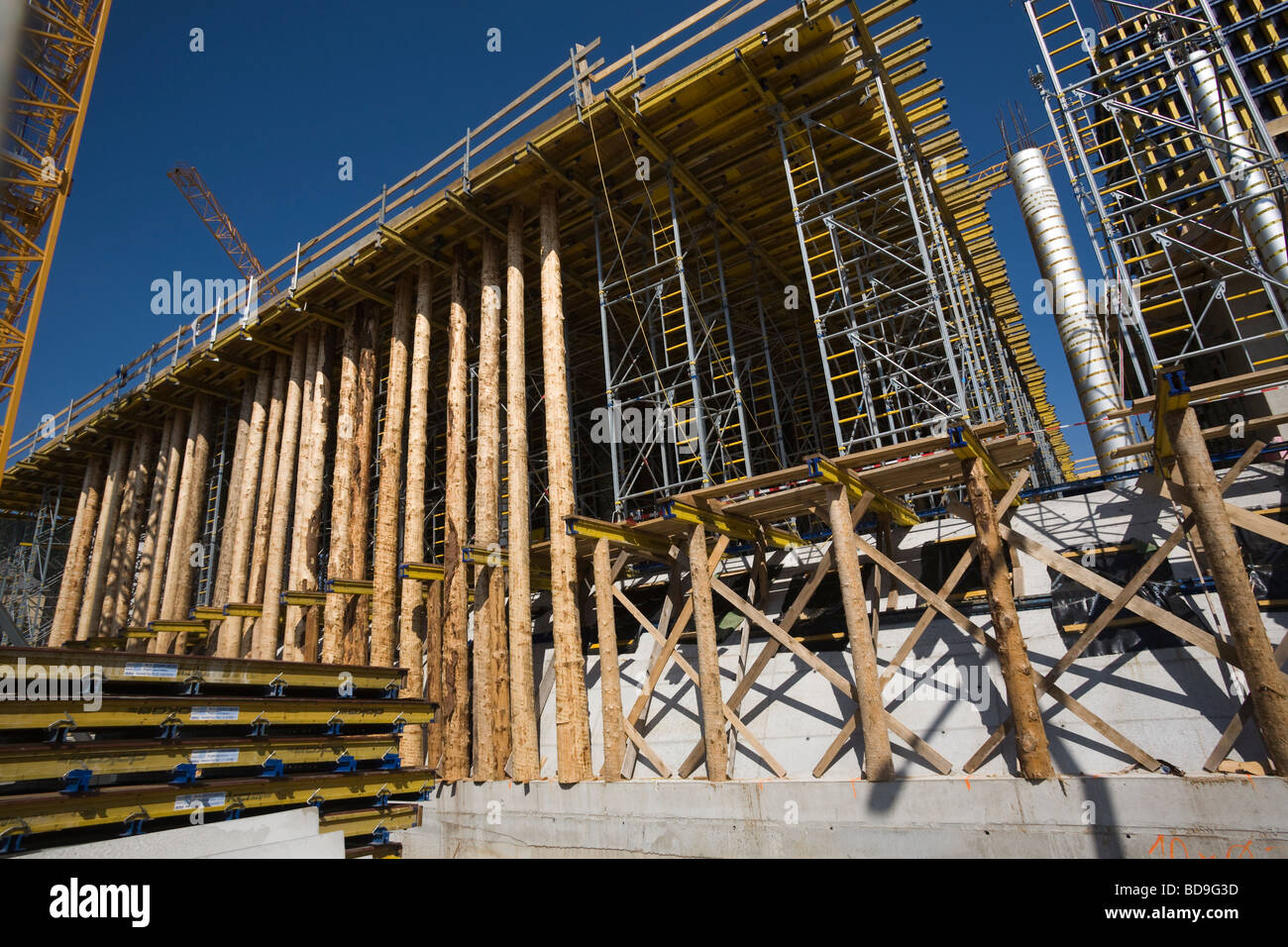 Tree trunks used in construction hi-res stock photography and images ...