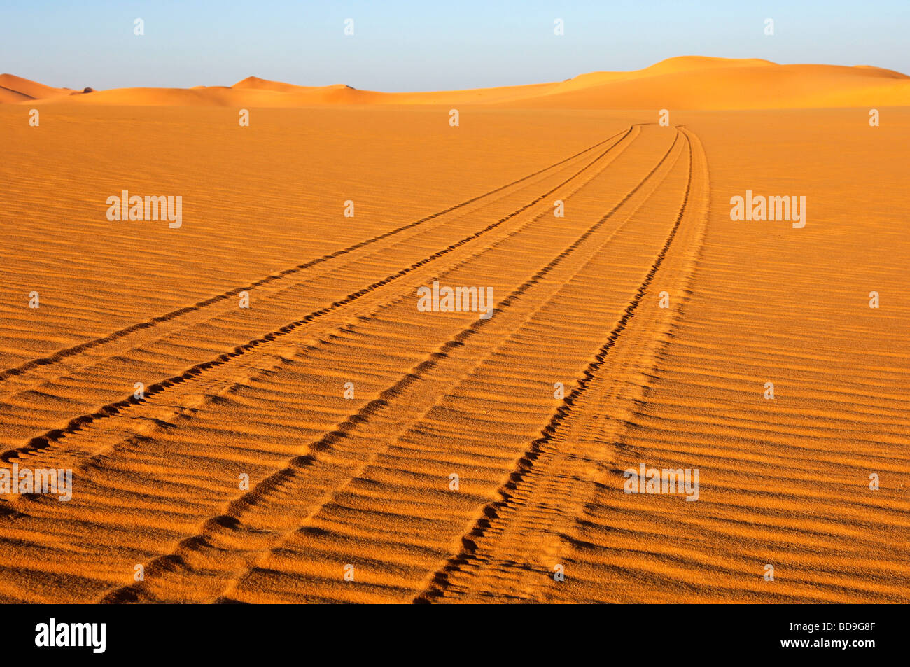 Ubari deserts libya trace hi-res stock photography and images - Alamy