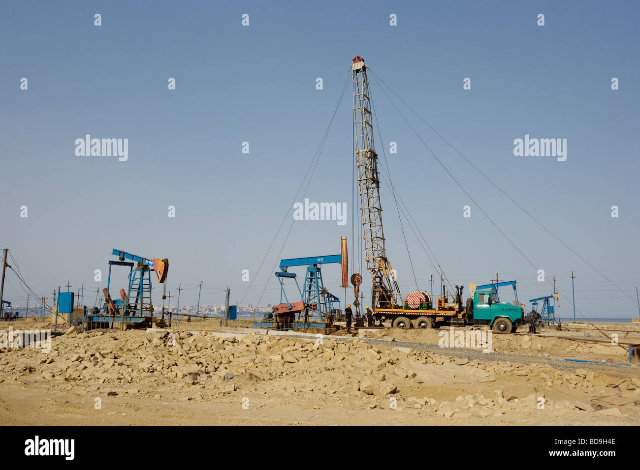 drilling rig, Baku oilfield, Azerbaijan Stock Photo - Alamy