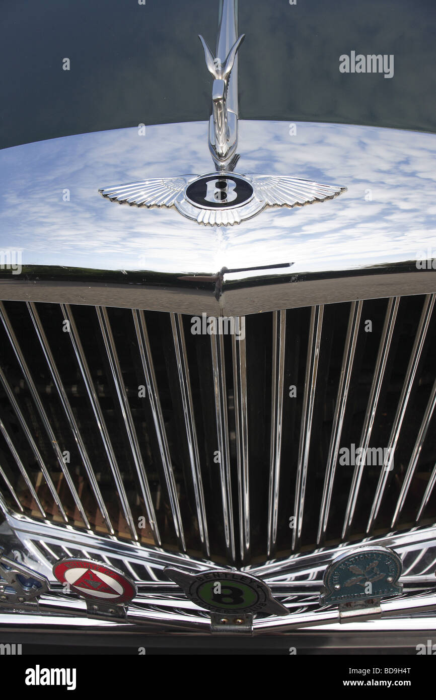 Bentley emblem hi-res stock photography and images - Alamy