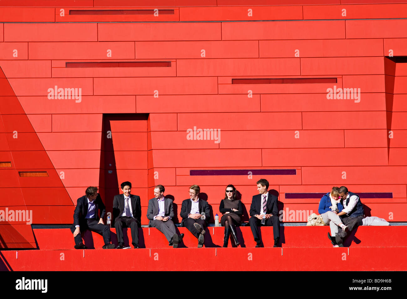 Melbourne office workers enjoying a lunch break at Southbank.Melbourne ...