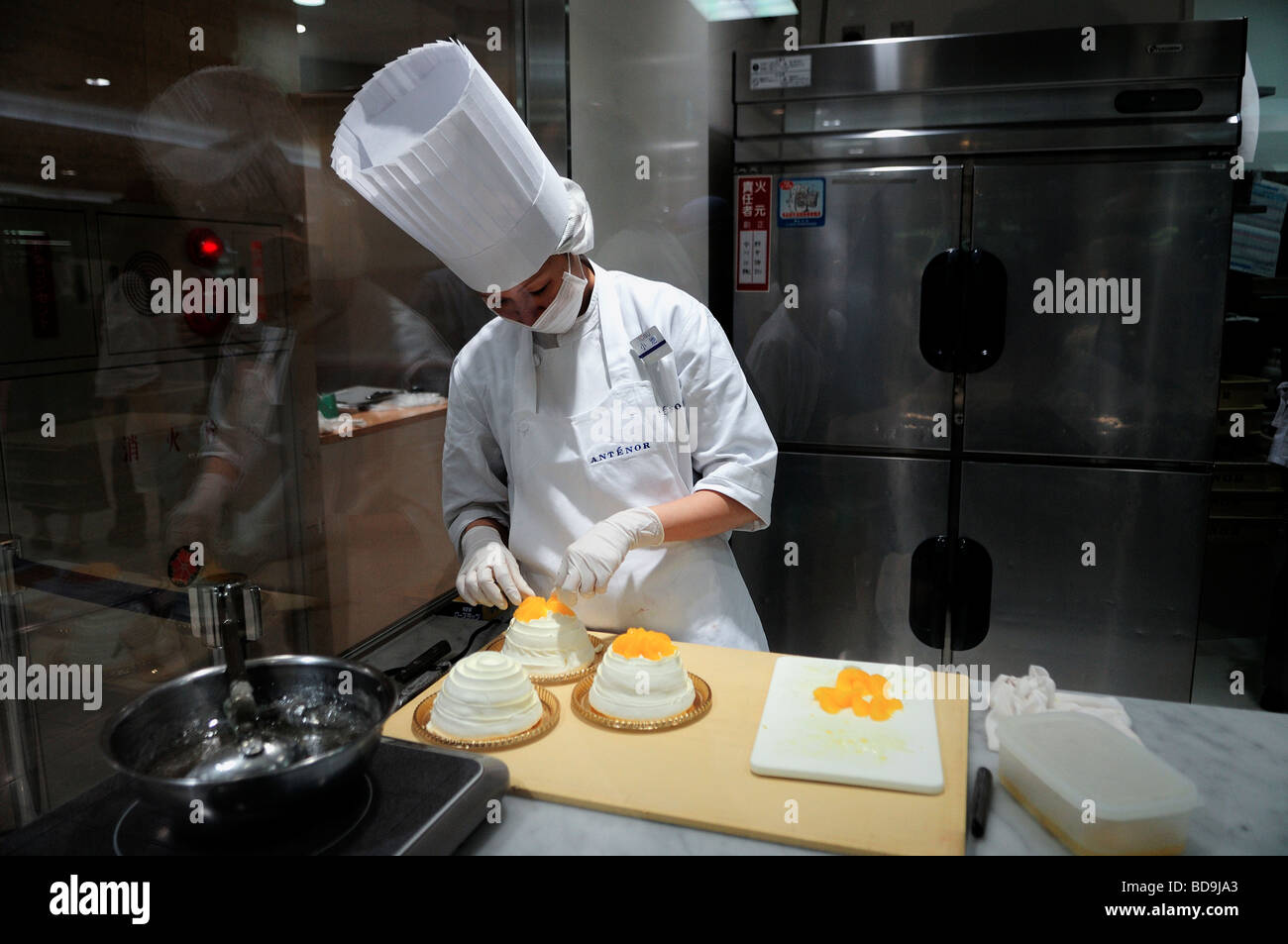 Food in department store hi-res stock photography and images - Alamy