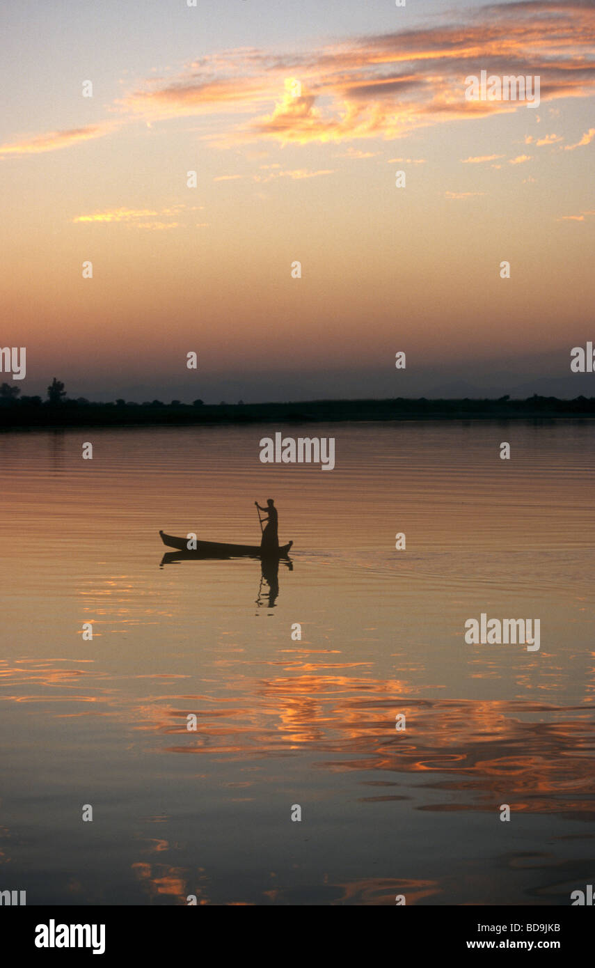 Irrawaddy river hi-res stock photography and images - Alamy
