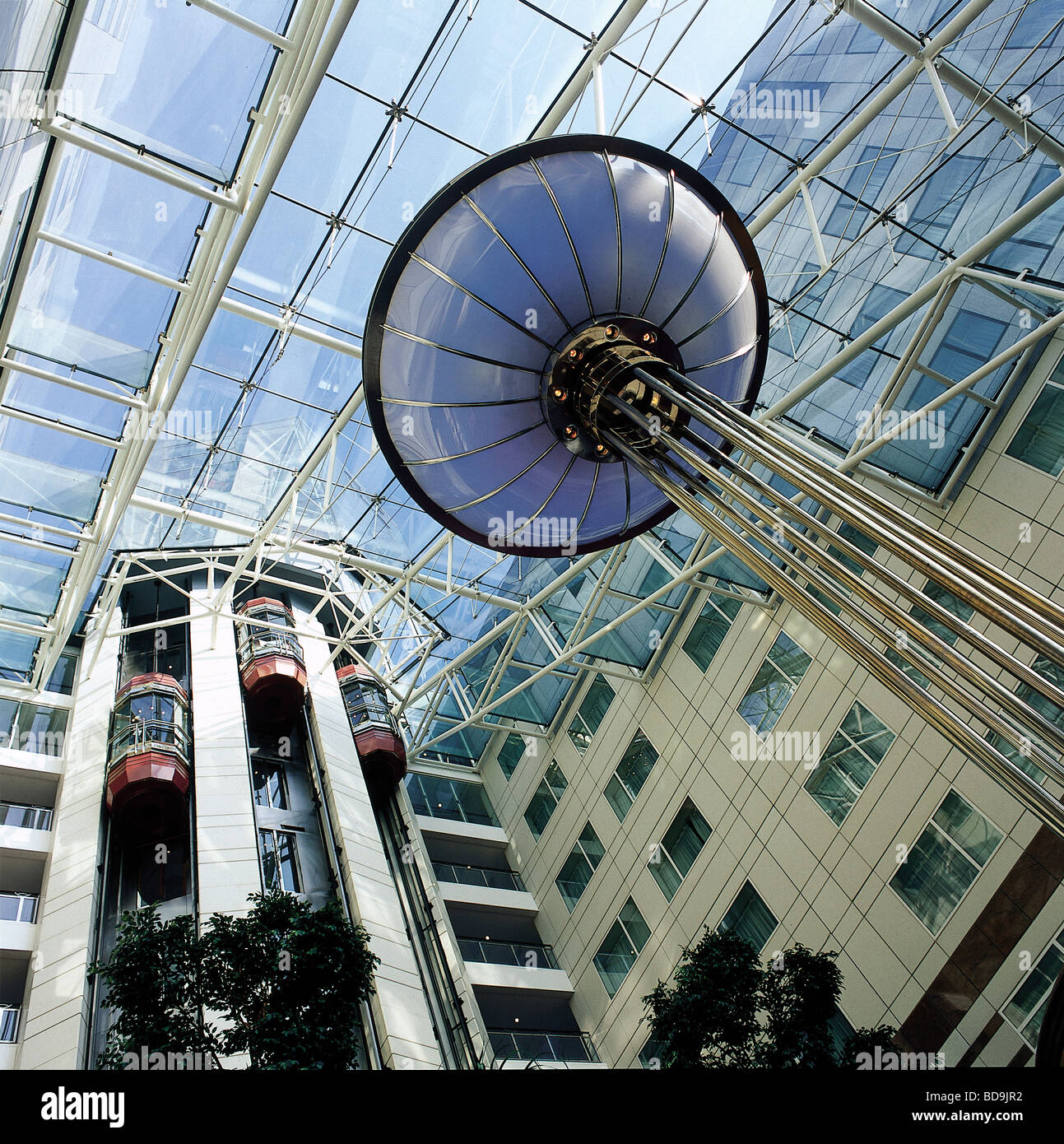 Hilton hotel atrium hi-res stock photography and images - Alamy