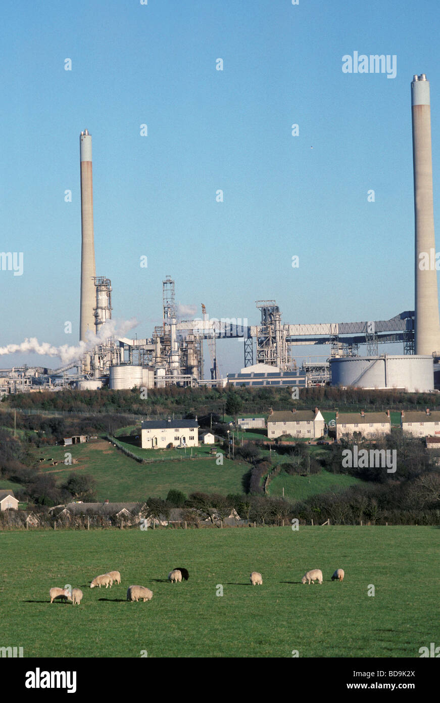 Texaco Chevron oil refinery and the tiny hamlet of Roscrowther near ...