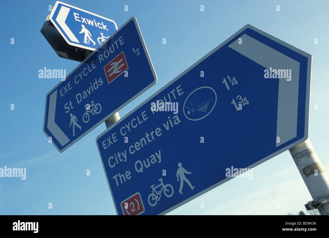 Sustrans direction sign hi-res stock photography and images - Alamy