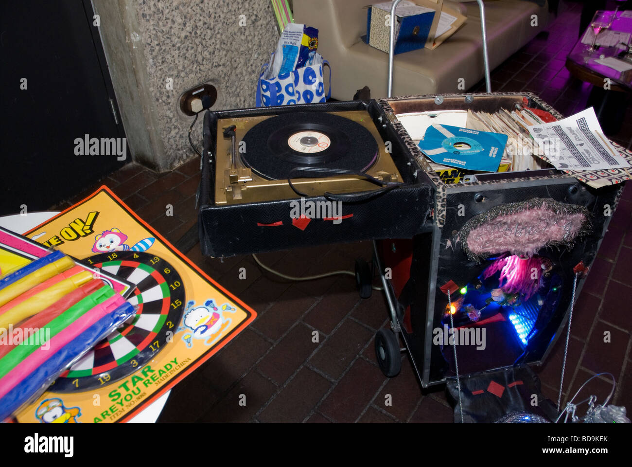 Dj decks hi-res stock photography and images - Alamy