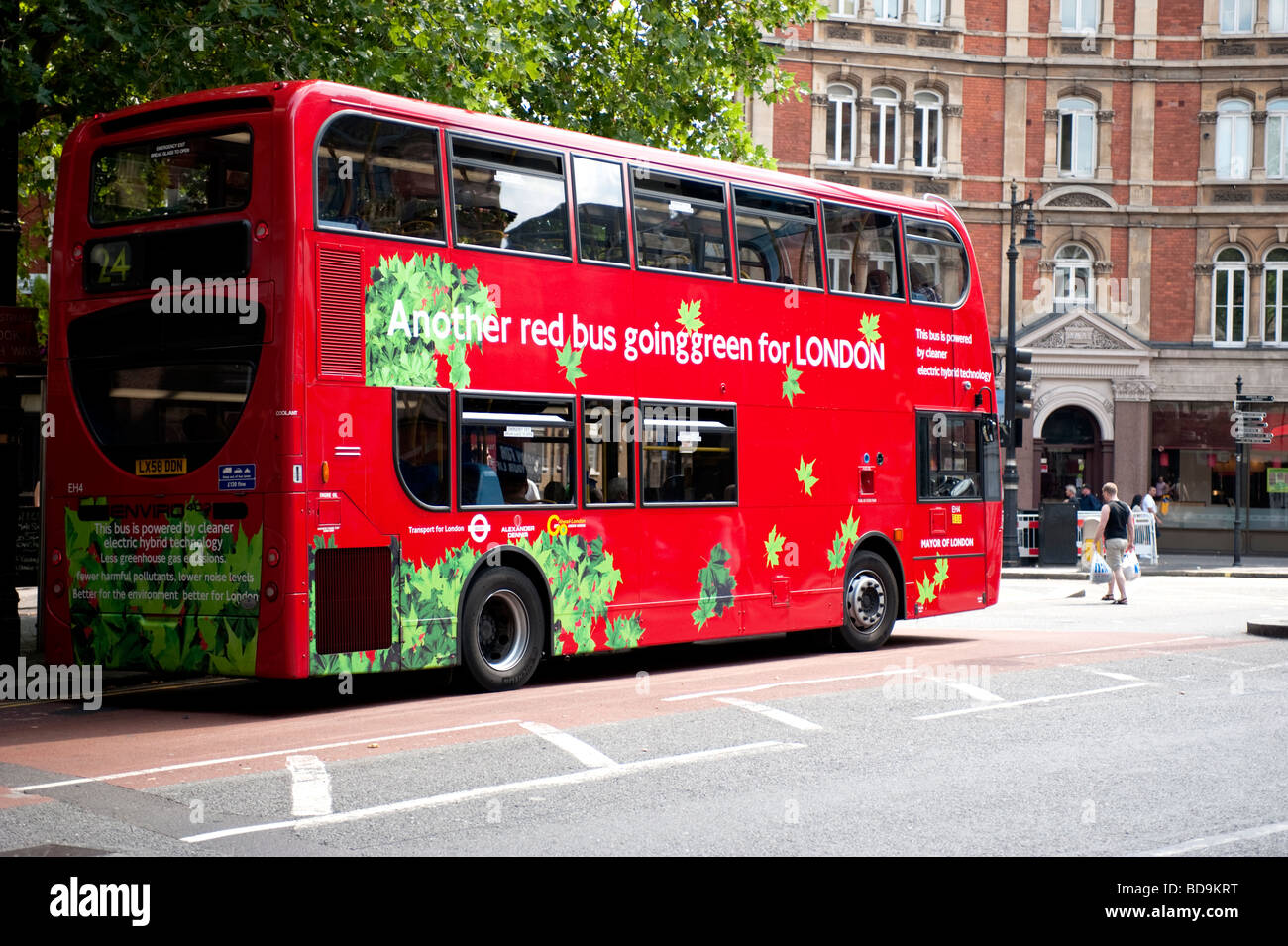 Green routemaster bus hi-res stock photography and images - Alamy