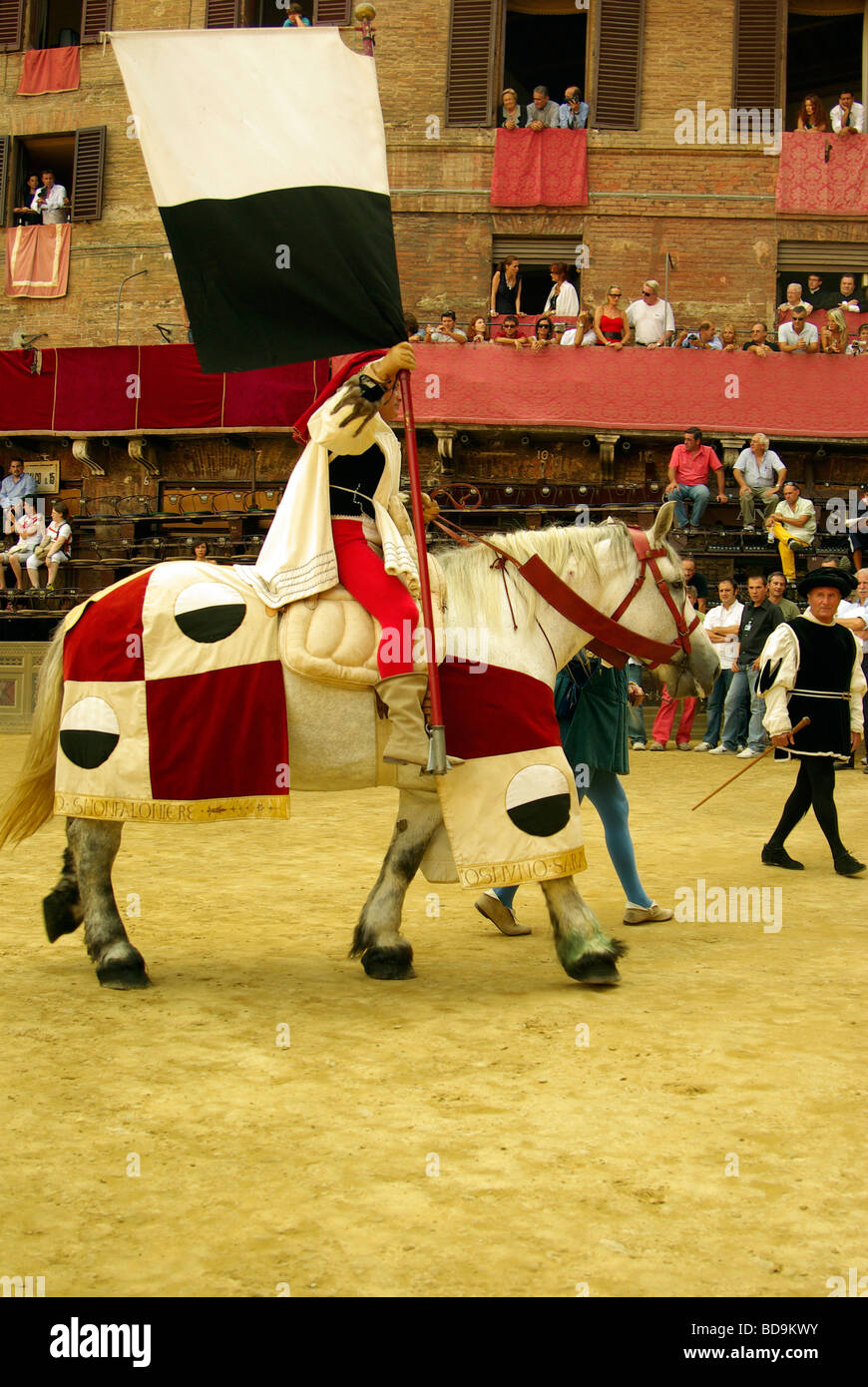 Medieval regalia hi-res stock photography and images - Alamy