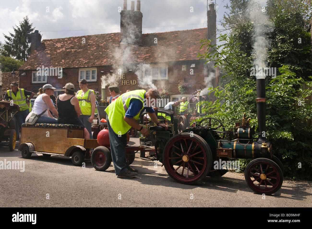 Village life buckinghamshire hi-res stock photography and images - Alamy