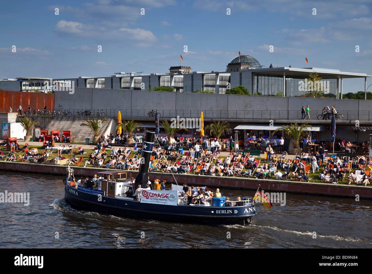 Berlin capital beach near Lehrter main station riverbank Spree Tour ...