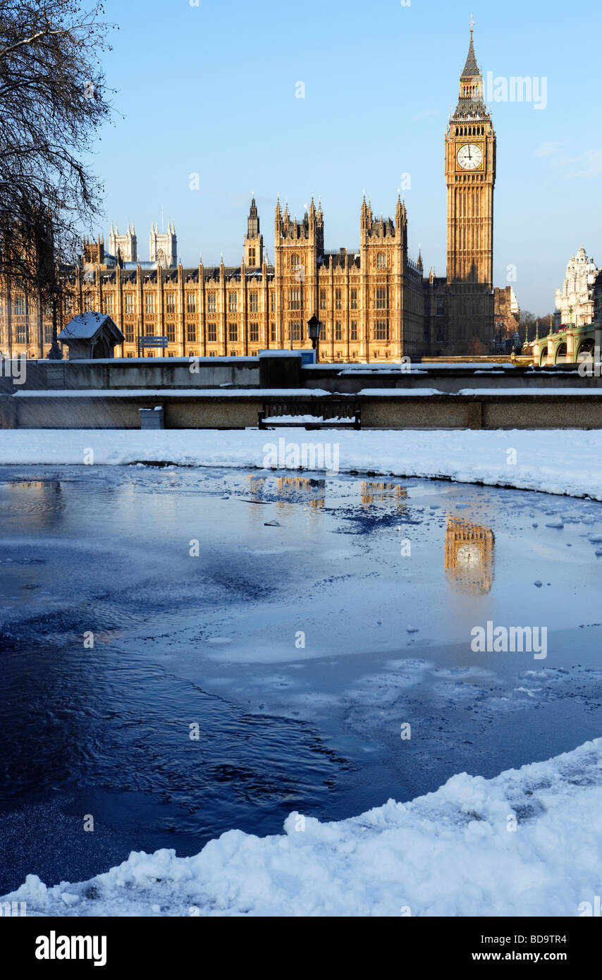 Big ben in snow in hi-res stock photography and images - Alamy
