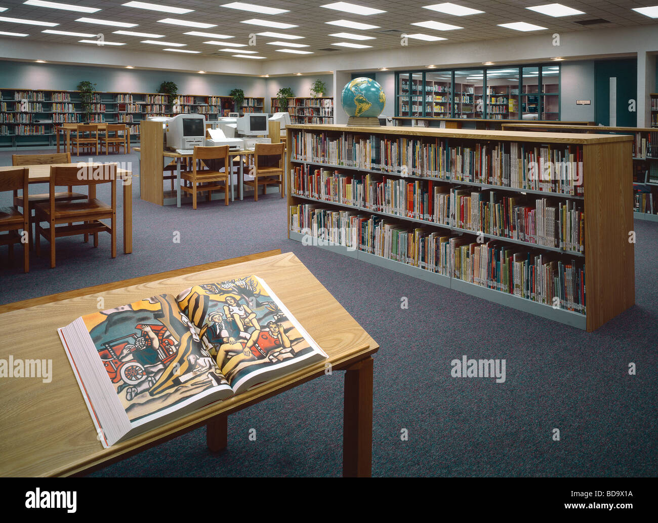 Children's library computer hi-res stock photography and images - Alamy
