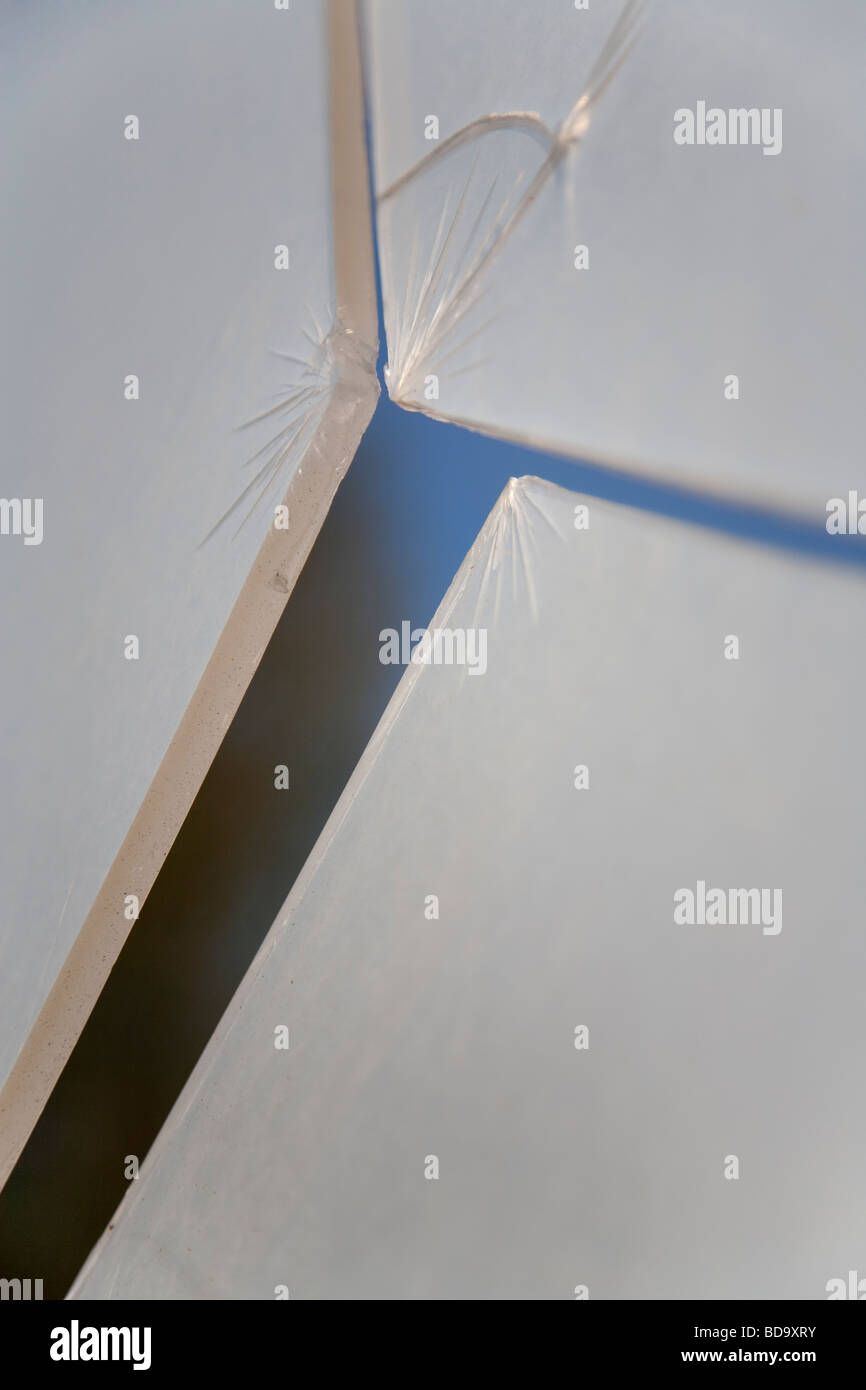Broken thick glass hi-res stock photography and images - Alamy