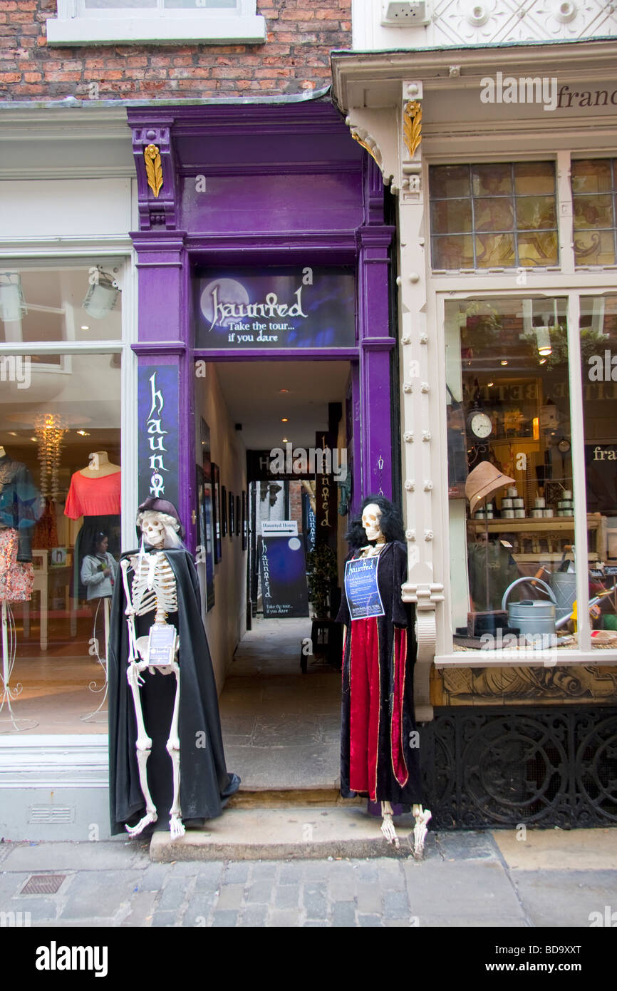 Stonegate york haunted hi-res stock photography and images - Alamy