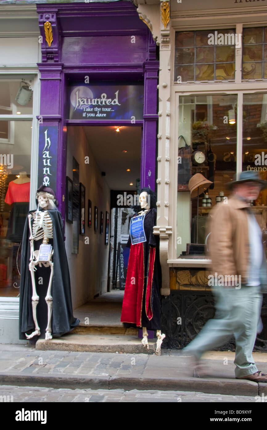 Stonegate york haunted hi-res stock photography and images - Alamy