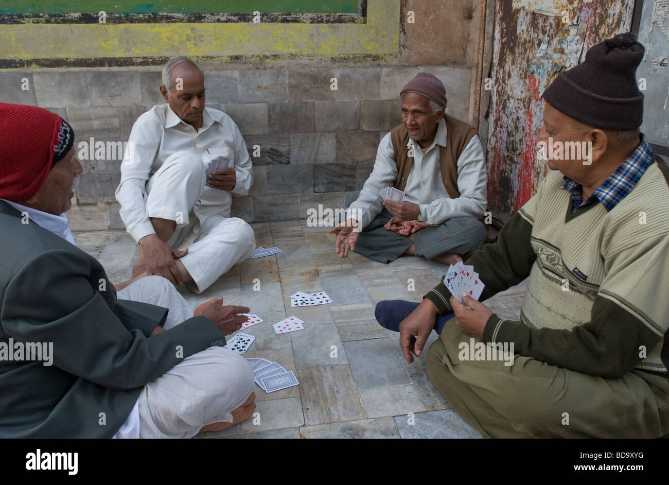 Elderly people playing game bridge hi-res stock photography and images ...