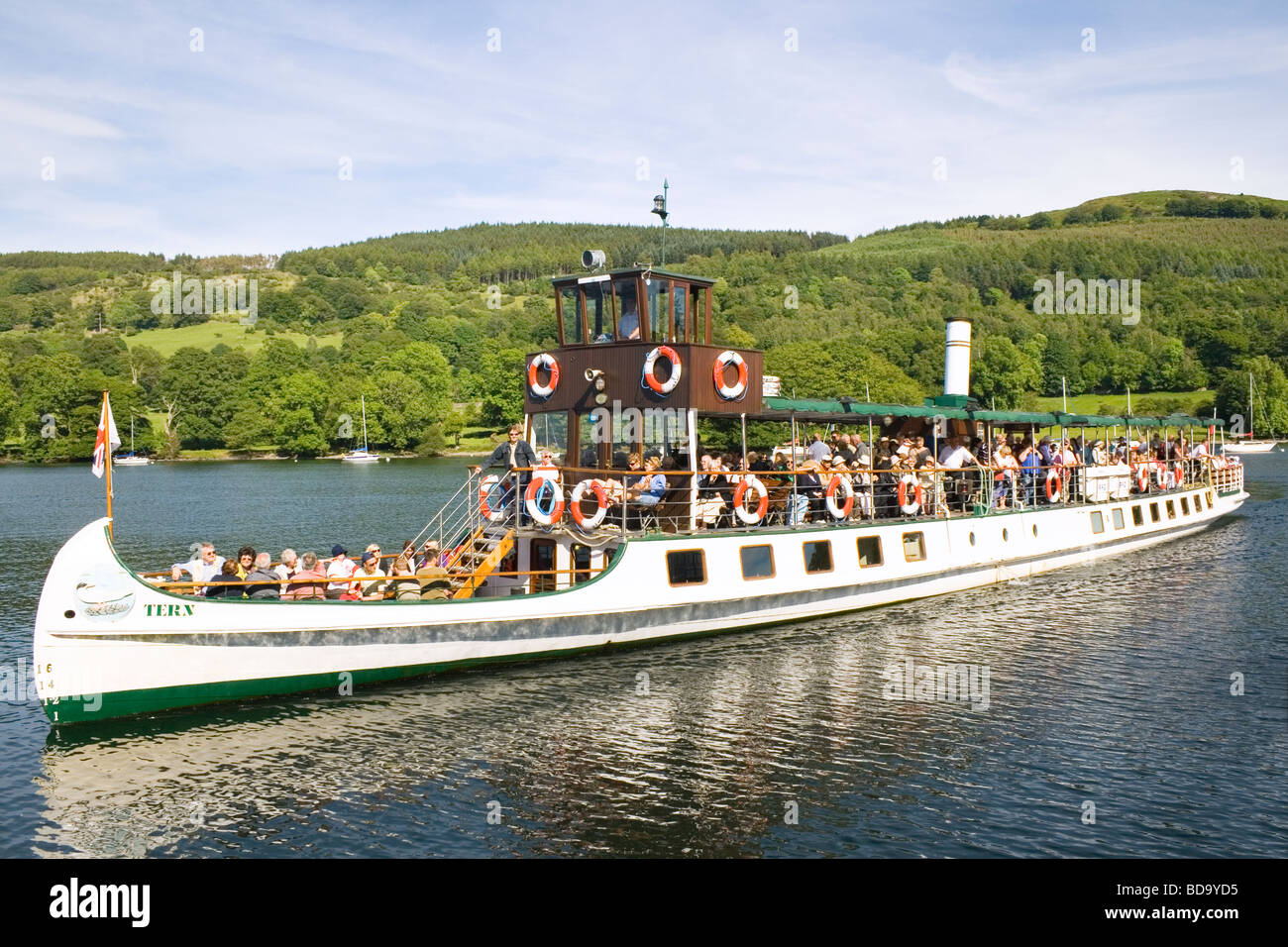 Excursion cruise boat pulling into Lakeside Lake Windermere Cumbria ...