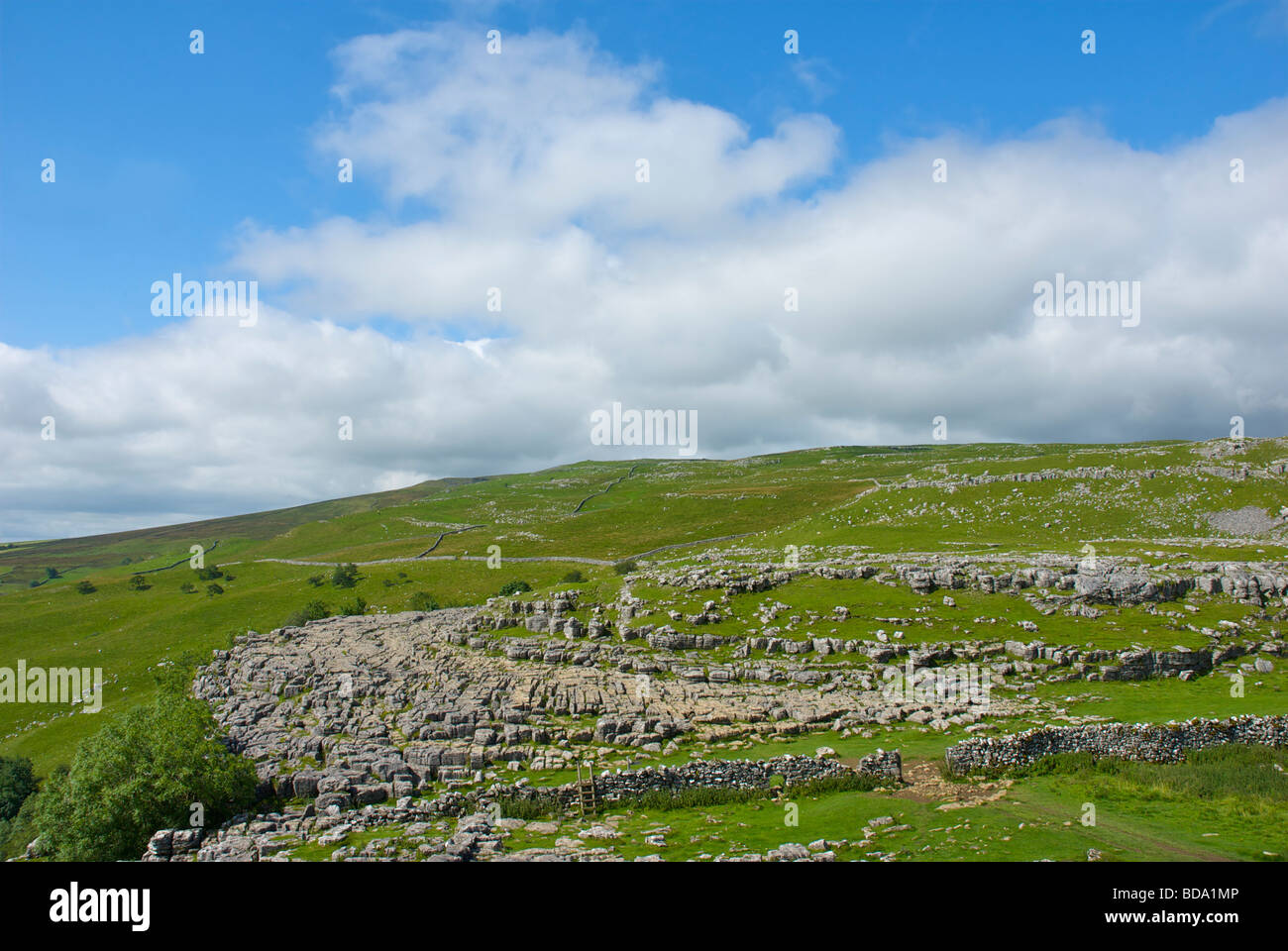 Malham cove limestone pavement hi-res stock photography and images - Alamy