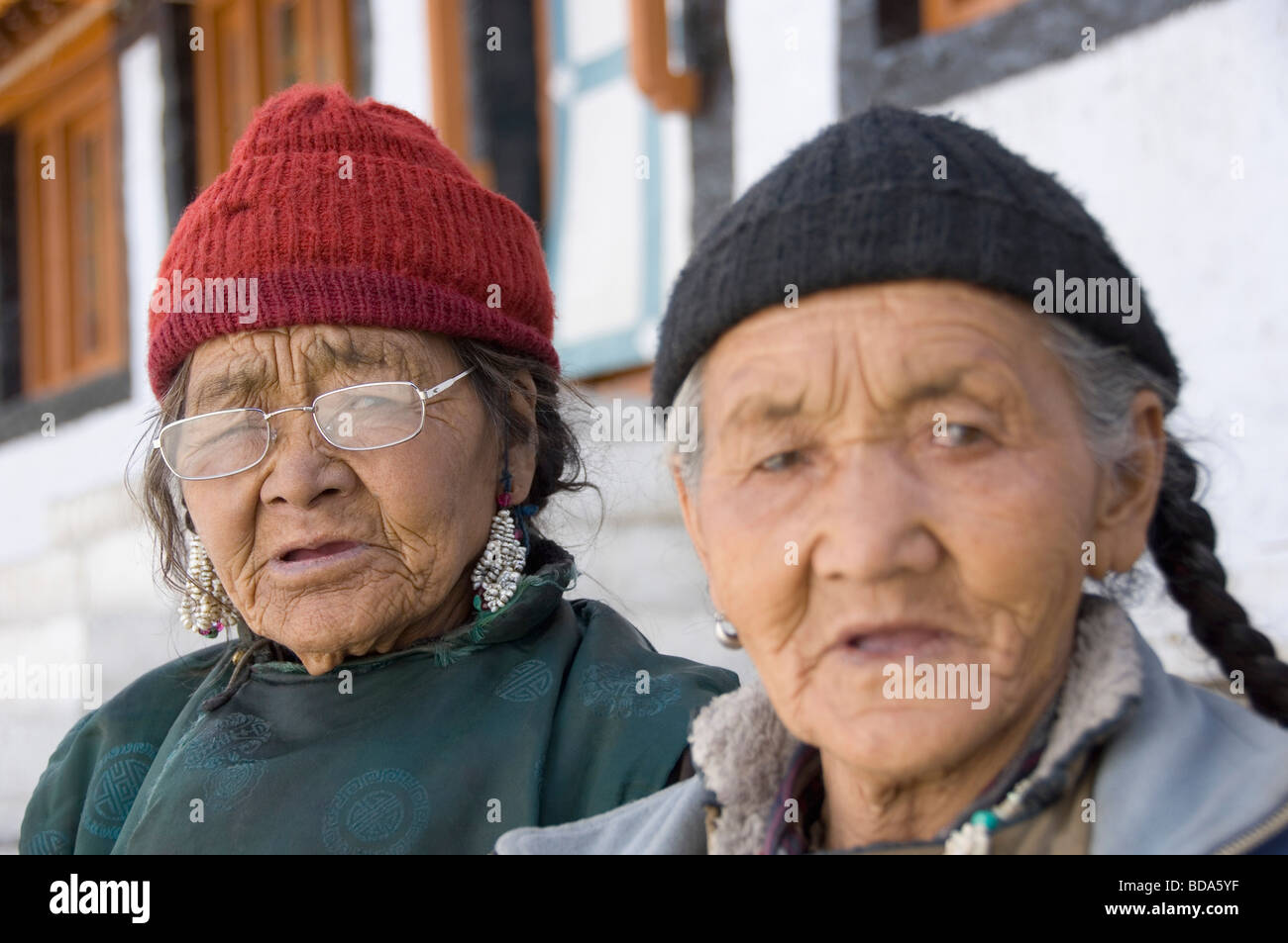 Kashmir india women hi-res stock photography and images - Alamy